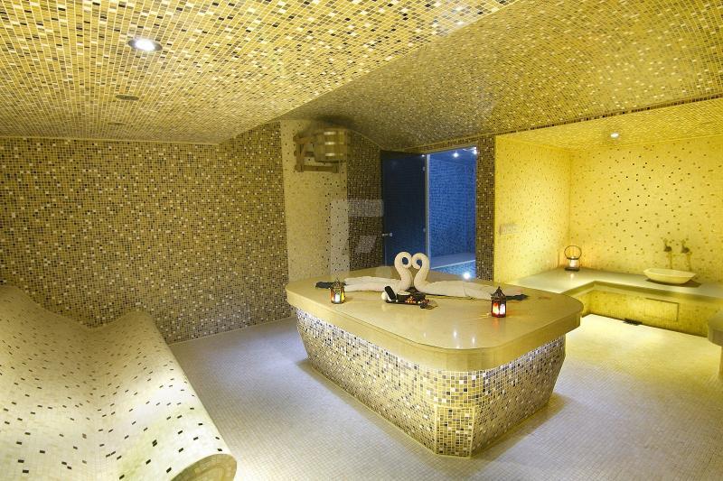 The Moroccan Bath Misadventure – A New Yorker in Dubai